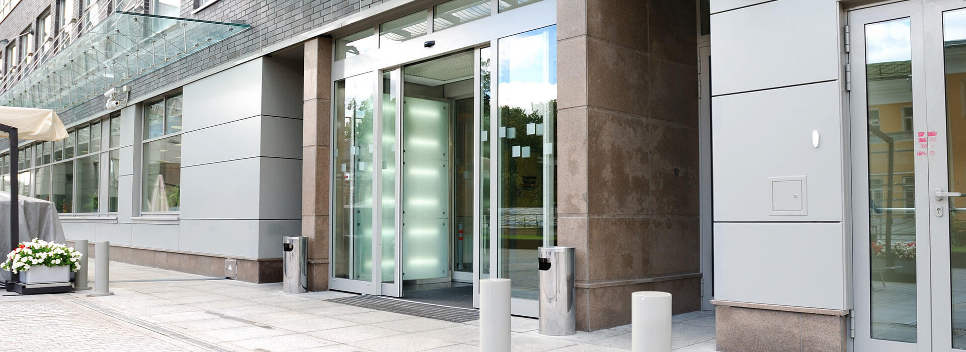 Door Glass Repair Miami | 24 HR Glass Replacement | A Seel Glass